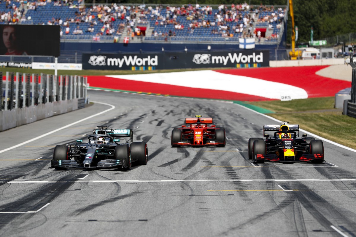 Pecoreccio Hamilton: penalizzato per aver ostacolato Kimi - Sgommo.it Pecoreccio Hamilton: penalizzato per aver ostacolato Kimi - Sgommo.it